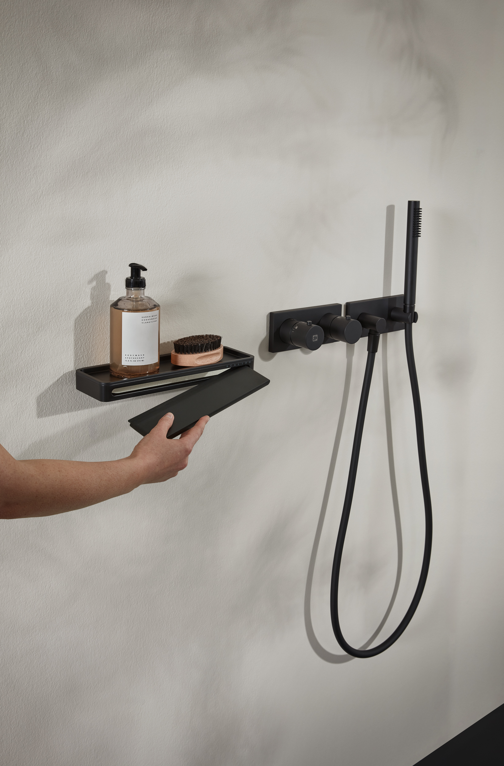 Schwarze Badarmaturen | Modernes Design von SCALIDO